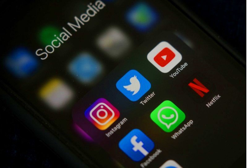 Algorithmic Influence: How Social Media Feeds Turn Us Into Passive ...